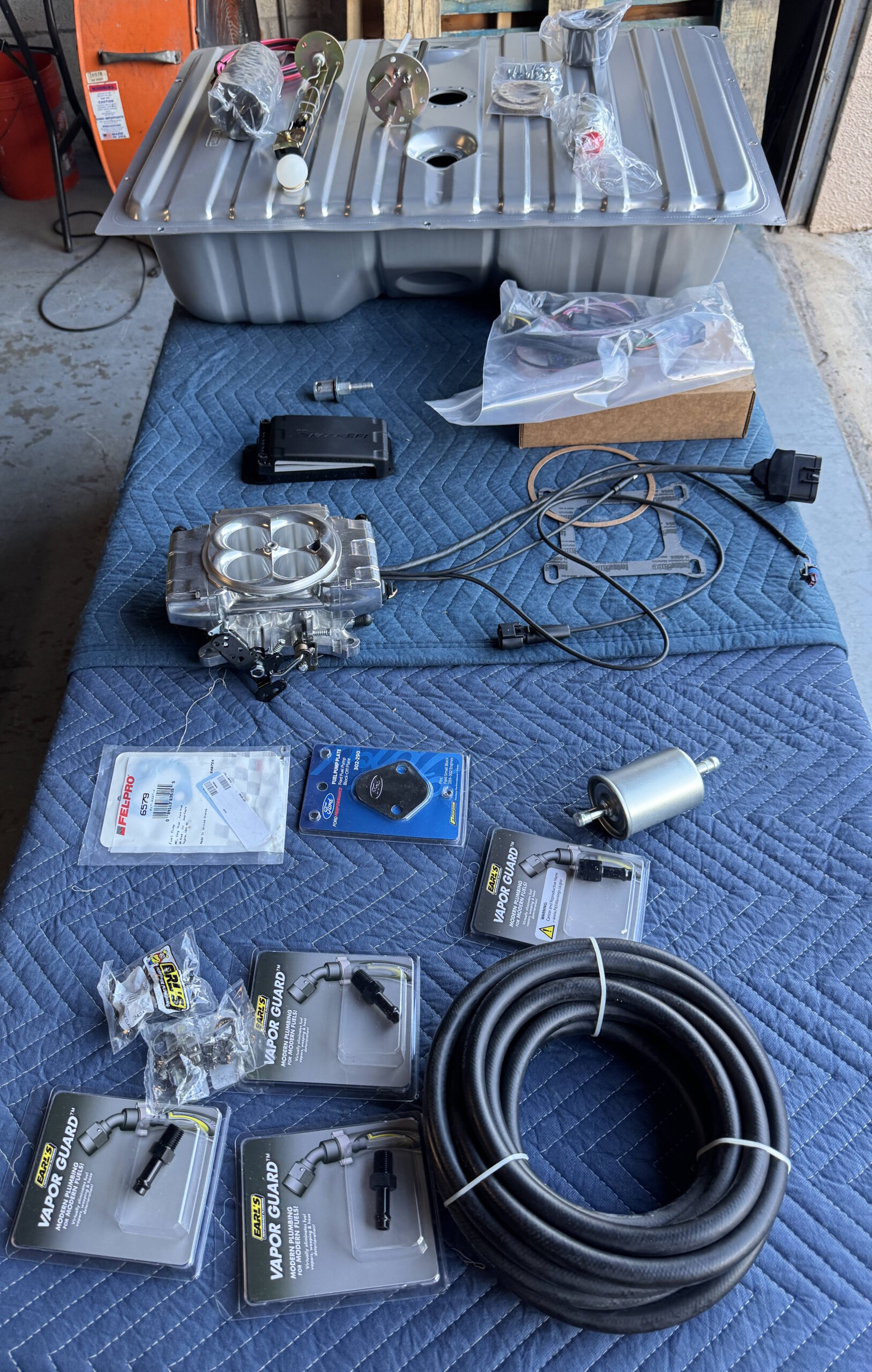 Sniper EFI 2 - Fuel Injection Conversion Kit 65-73 Mustang